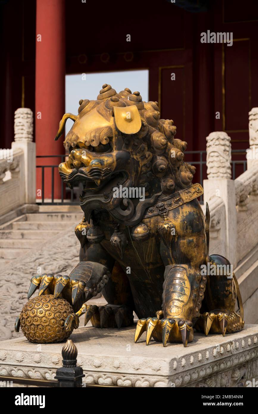 The copper lion Stock Photo - Alamy