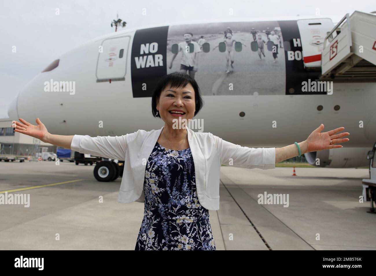 Kim Phuc, the girl in the famous 1972 Vietnam napalm attack photo ...