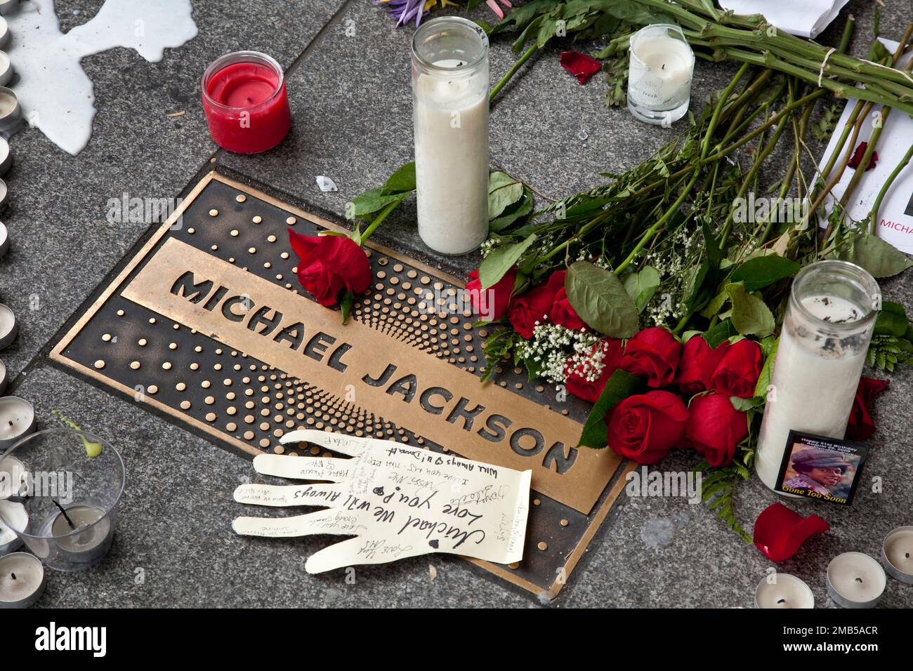 Michael Jackson’s memorial at the Apollo Theatre entrance in Harlem ...