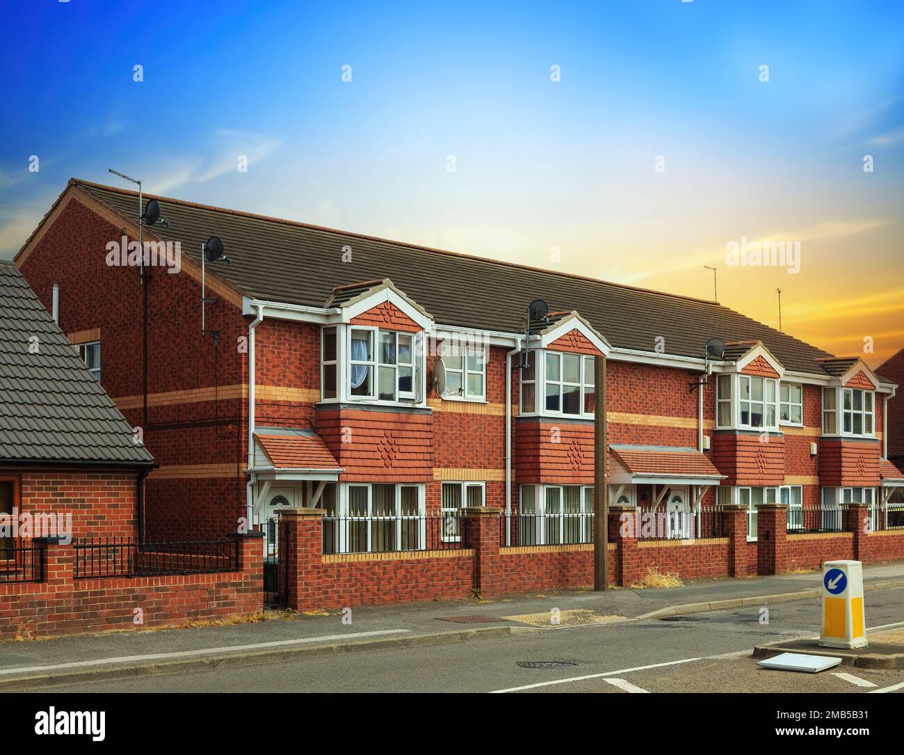 Road sunset traditional english street hi-res stock photography and ...