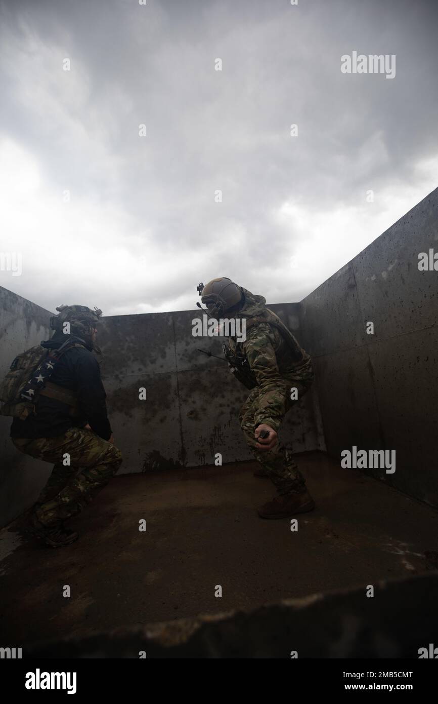 Special Forces Soldiers from the 19th Special Forces Group (Airborne ...