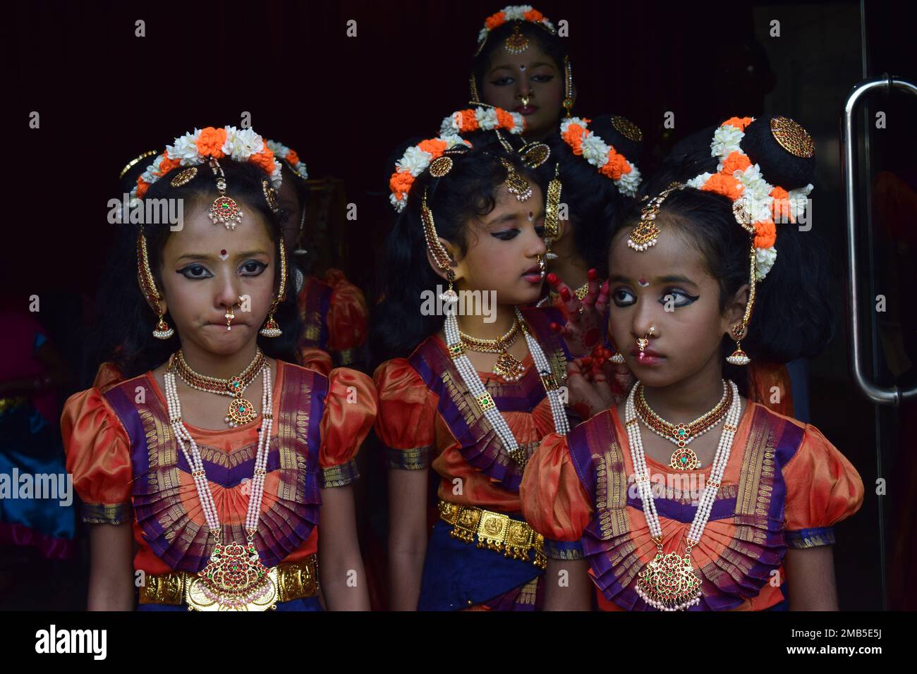 Traditional indian dance diwali festival hi-res stock photography and ...