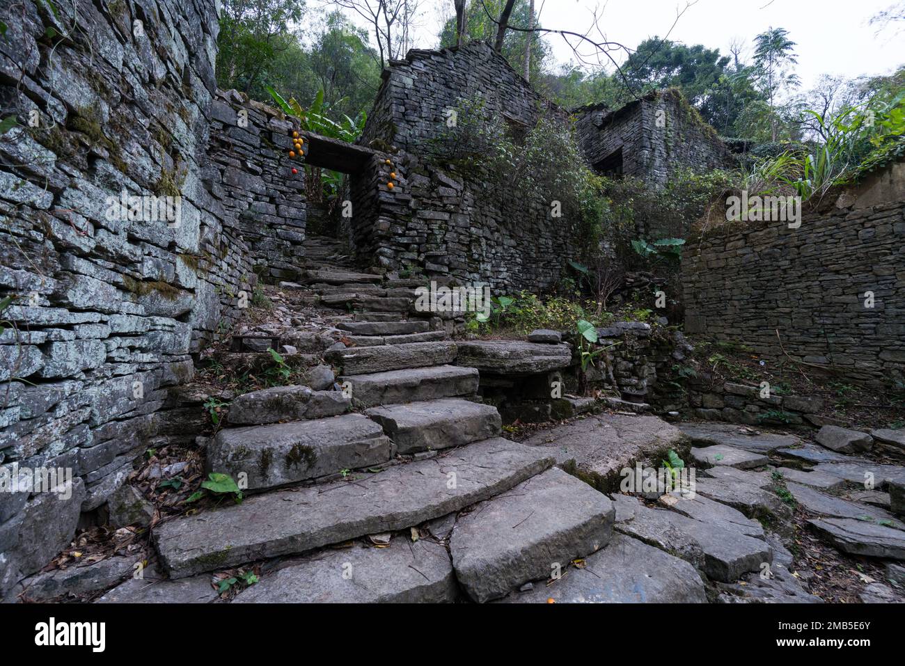 Guangxi yangshuo ancient shicheng Stock Photo - Alamy