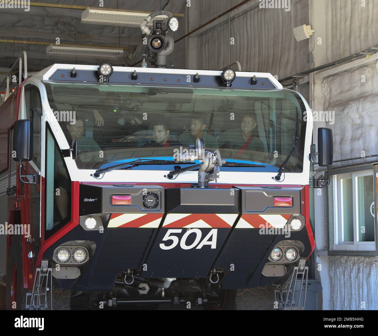 Hawaii Army National Guard (HIARNG) Soldiers assigned to 297th Engineer ...