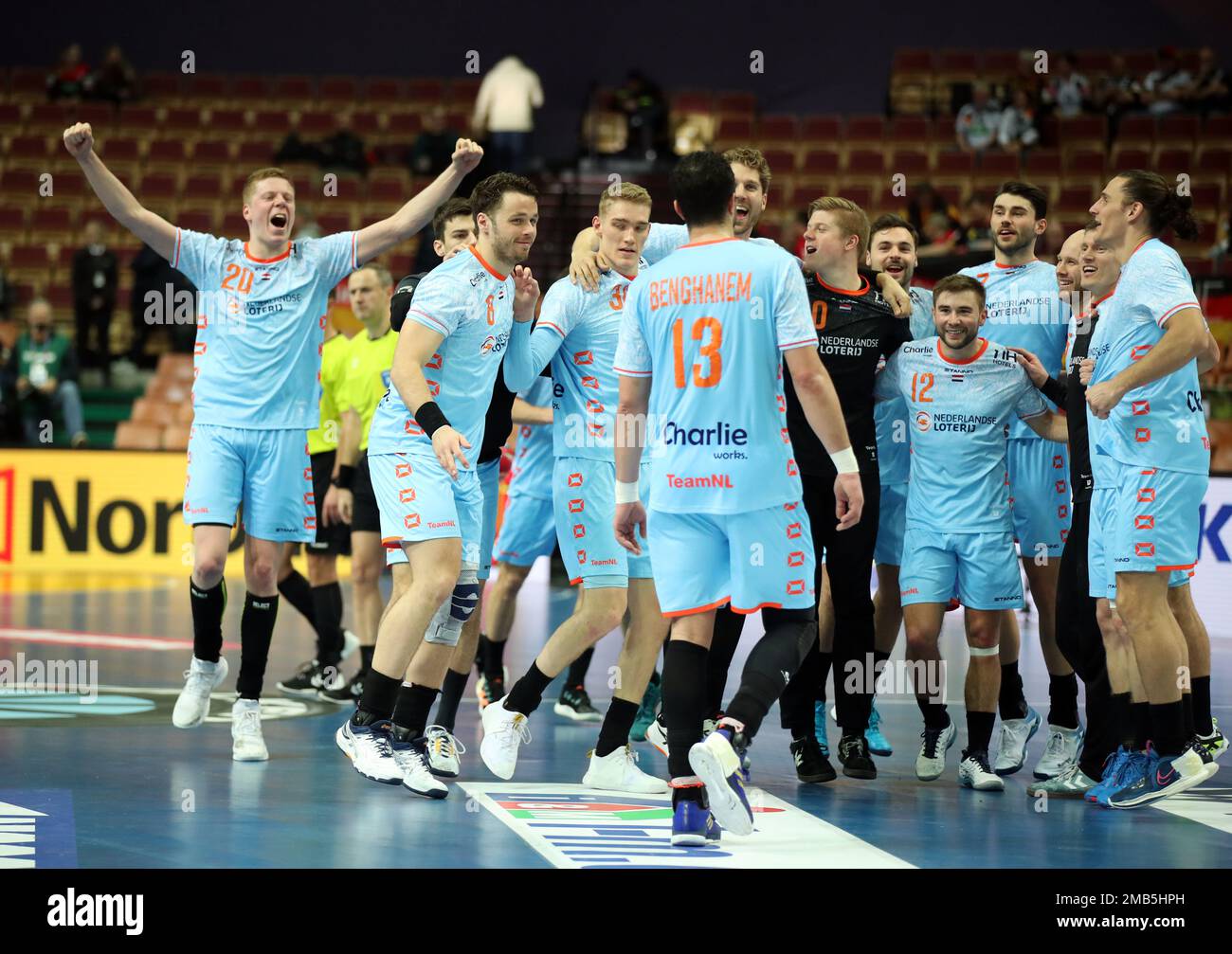 Team Niederlande jubelt Qatar vs Netherlands 28th IHF Men`s Handball ...