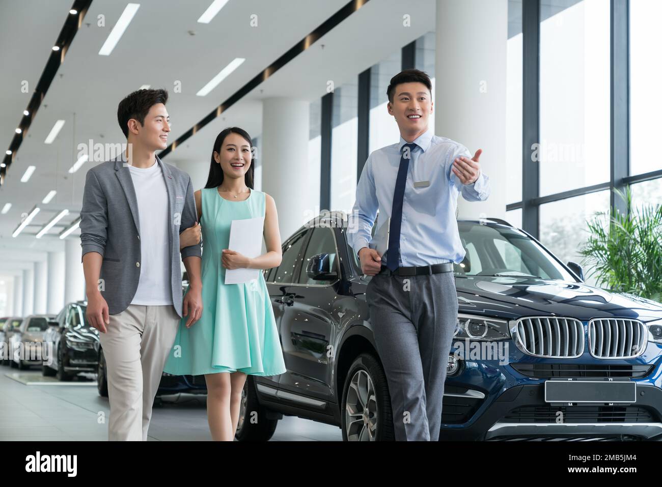 Young couples to buy cars Stock Photo - Alamy
