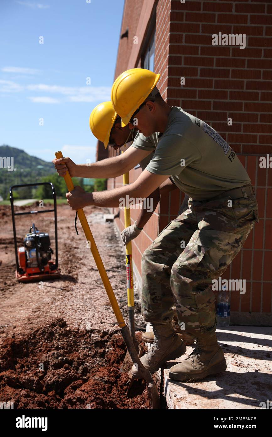 Soldiers assigned to 842nd Engineer Compay, South Dakota Army National ...