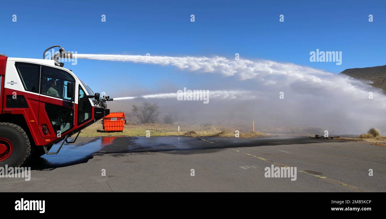 Hawaii Army National Guard (HIARNG) Soldiers assigned to 297th Engineer ...