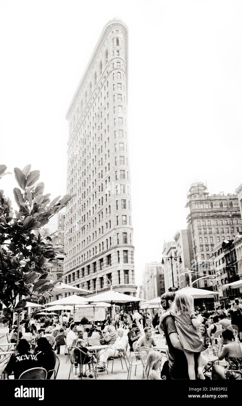 Flat Iron building with cafe scene in the foreground Stock Photo - Alamy