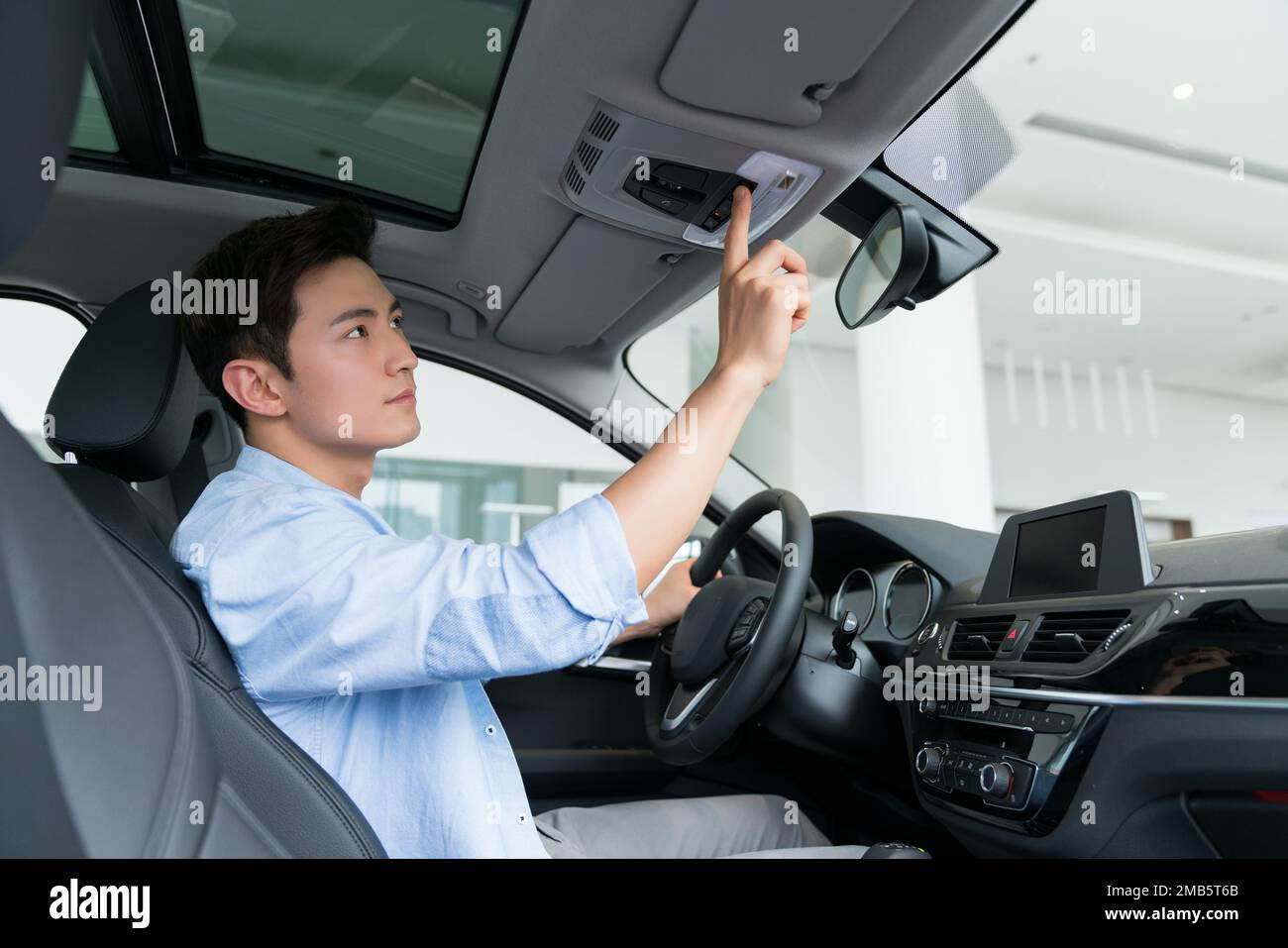 A young business man driving Stock Photo - Alamy