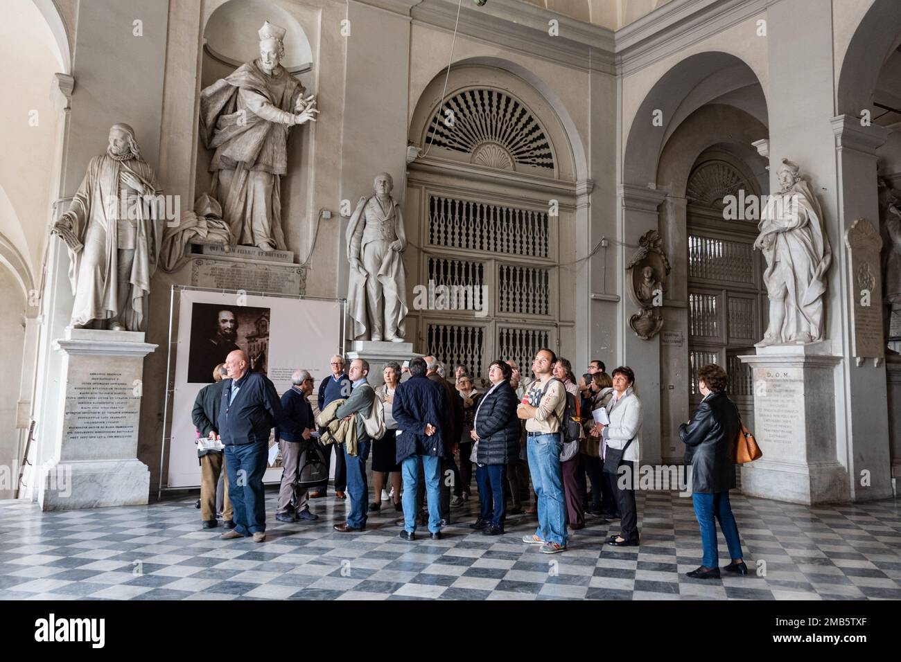 Groups of people visiting museums Stock Photo - Alamy