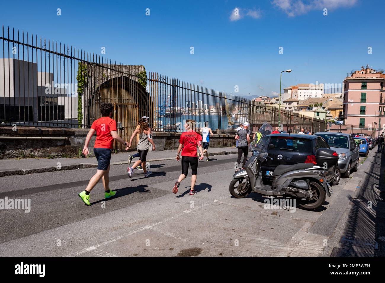 Palloncini in mare hi-res stock photography and images - Alamy
