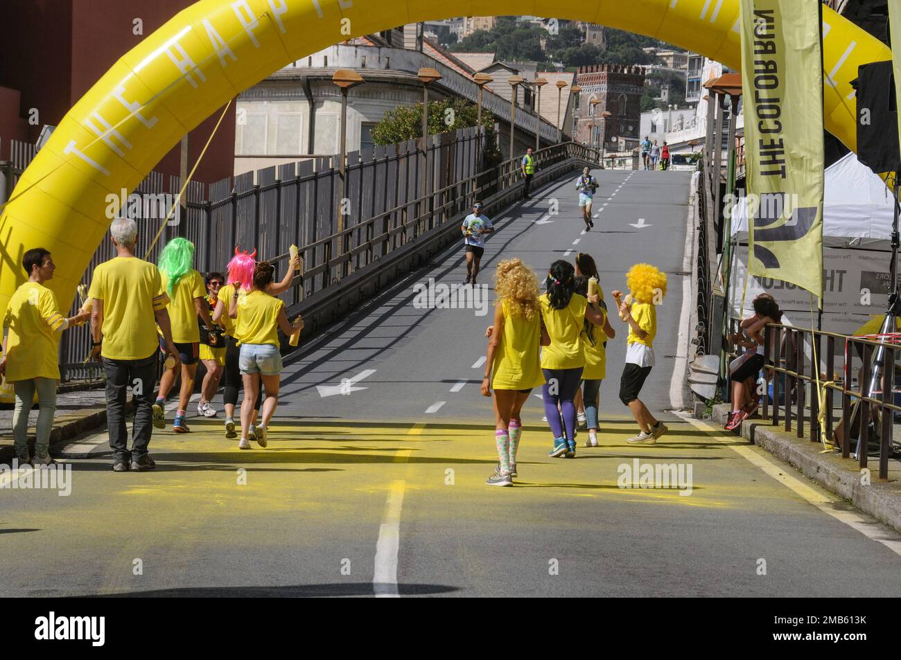 Persone palloncini hi-res stock photography and images - Alamy