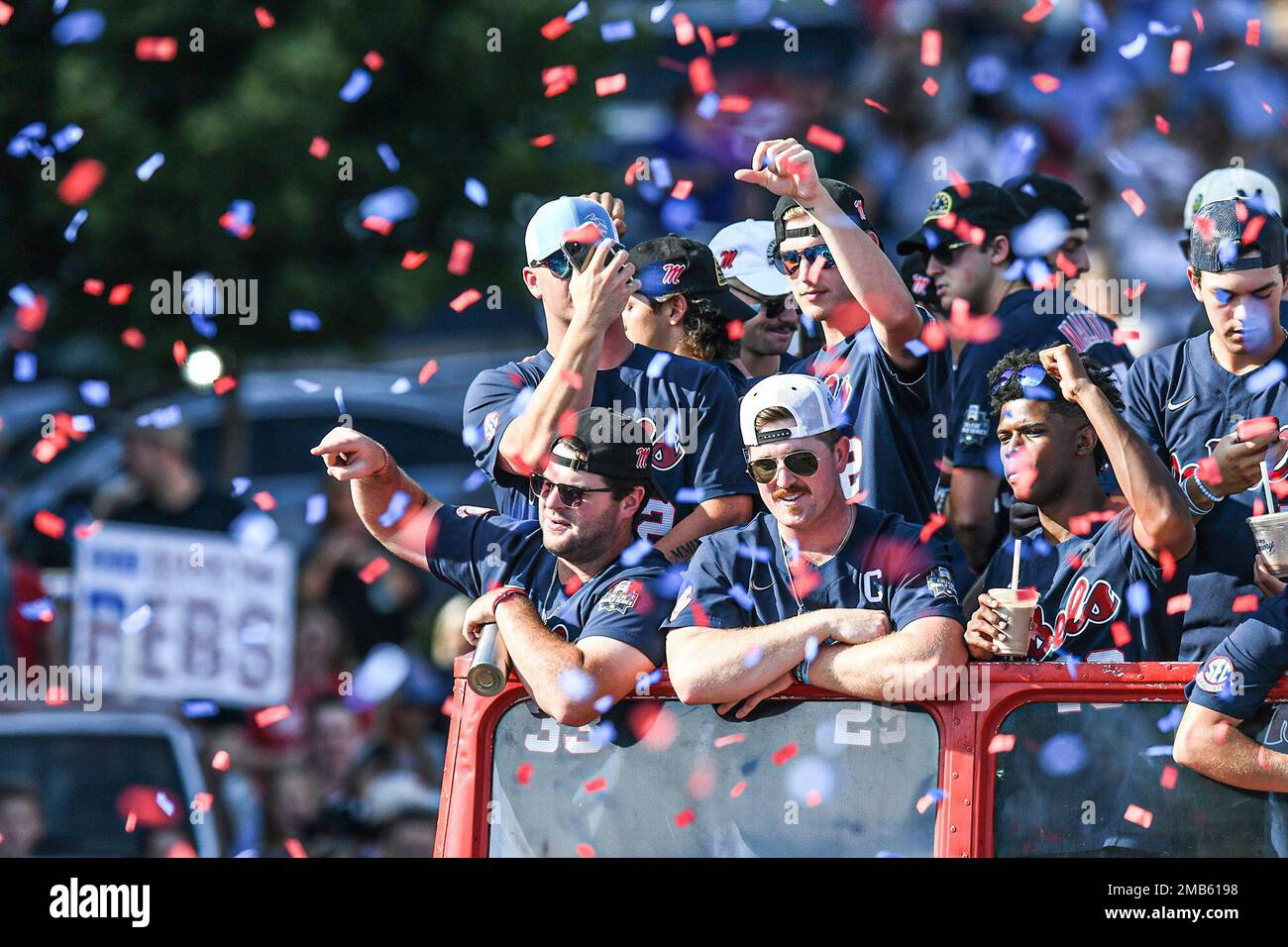 Mississippi baseball players celebrate its College World Series ...