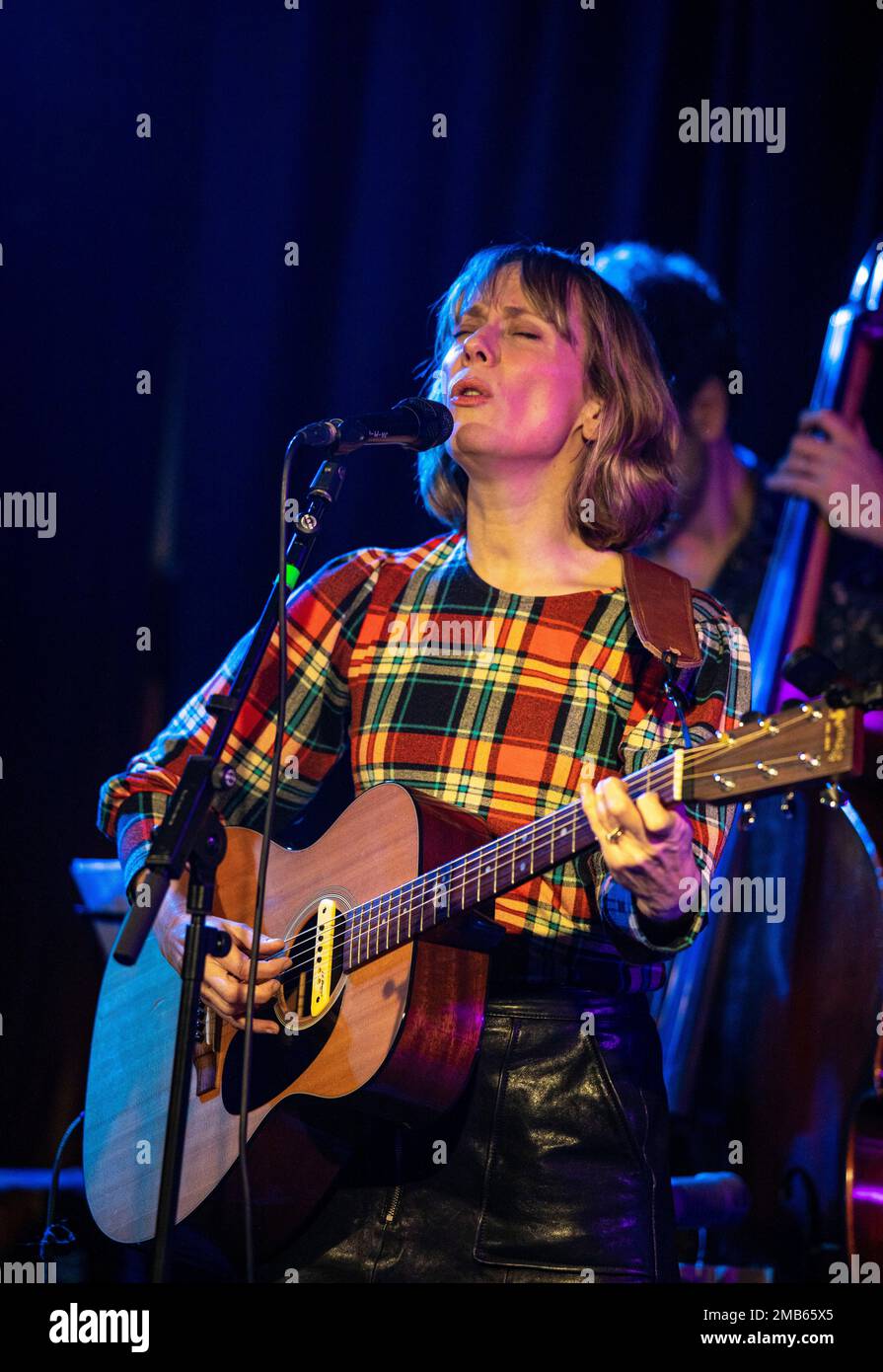 Jo Lawry Acrobats Trio, live in Aberdeen Stock Photo - Alamy