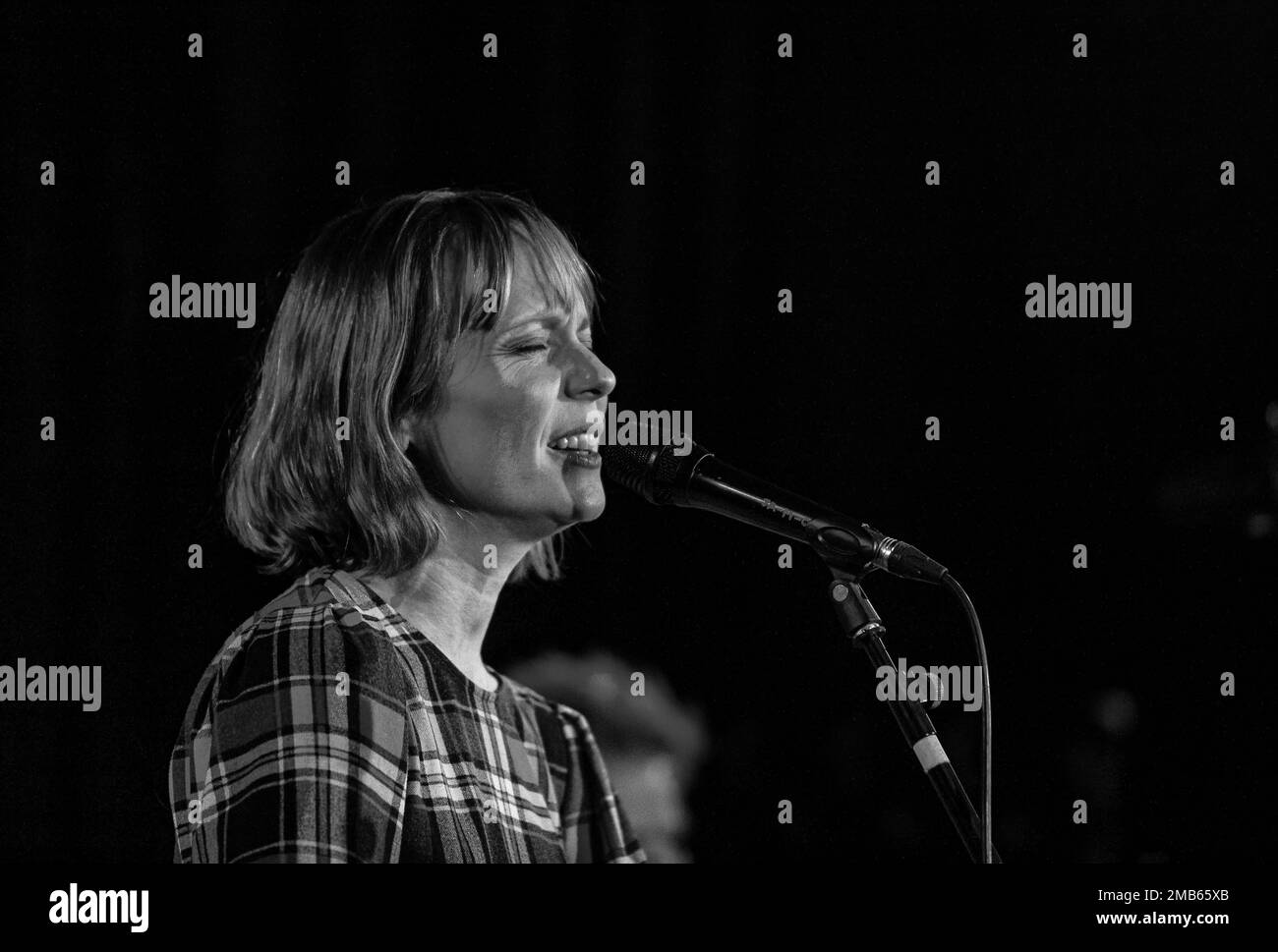 Jo Lawry Acrobats Trio, live in Aberdeen Stock Photo - Alamy