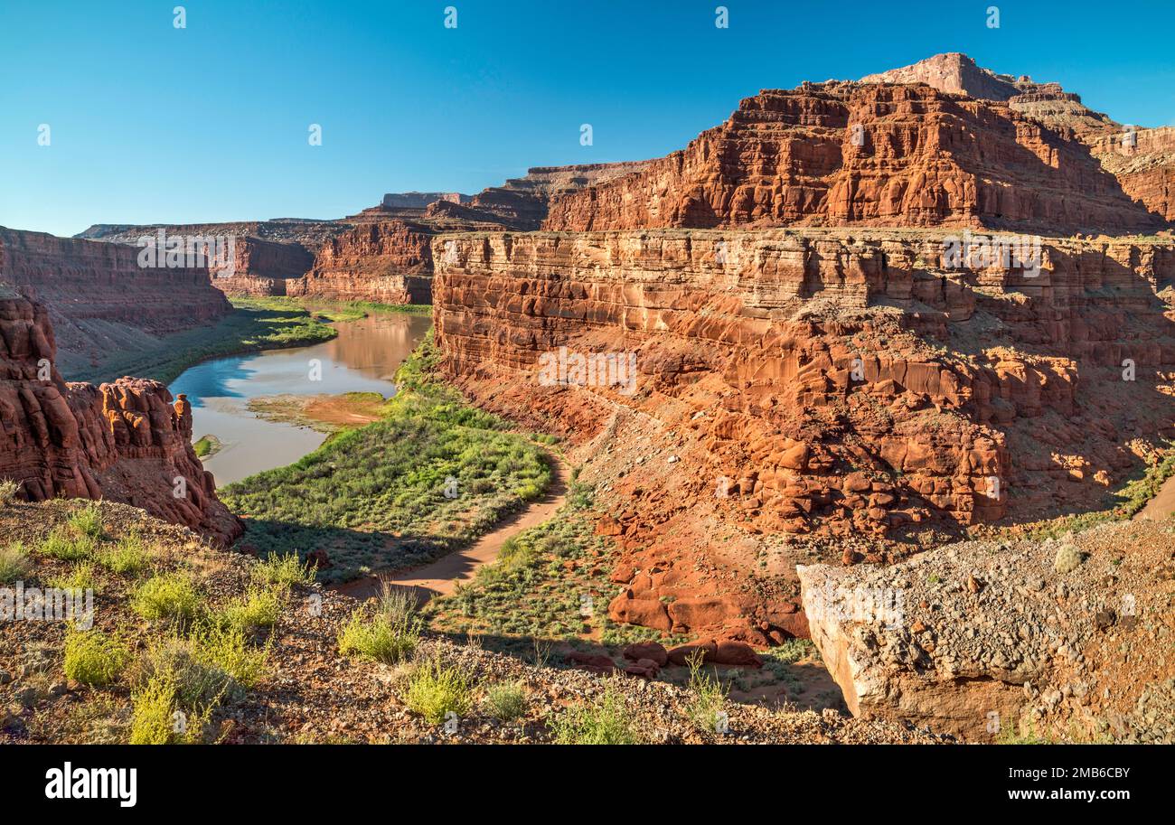 Cliffs over Colorado River, Goose Neck area, view from Gooseneck ...