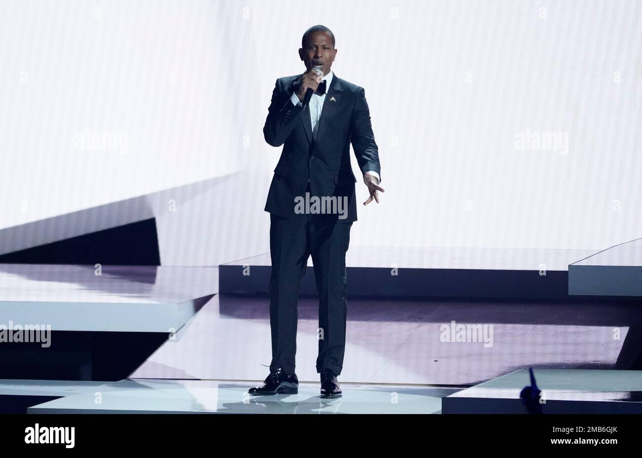 Shyne performs a tribute to lifetime achievement award winner Sean ...