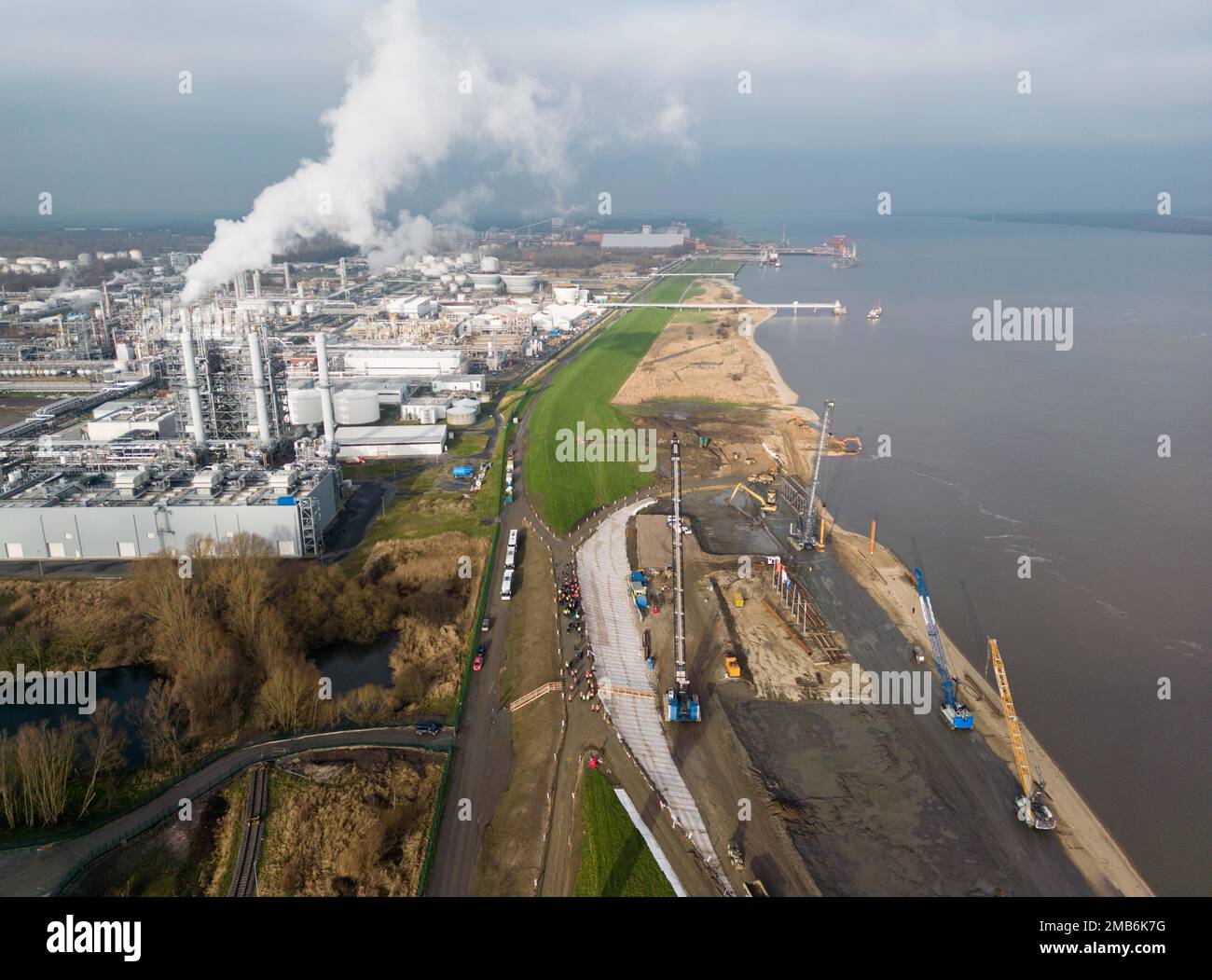 Stade, Germany. 20th Jan, 2023. The construction site for a new gas ...