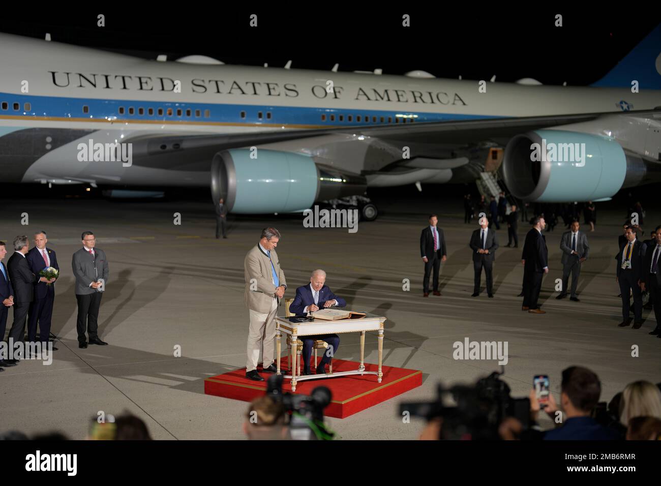 President Joe Biden signs a guest book as Bavarian Prime Minister ...