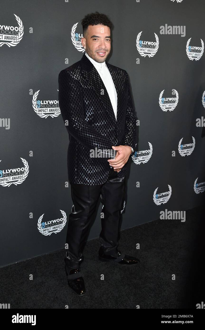 Jason Lee arrives at the 2nd annual Hollywood Unlocked Impact Awards on ...