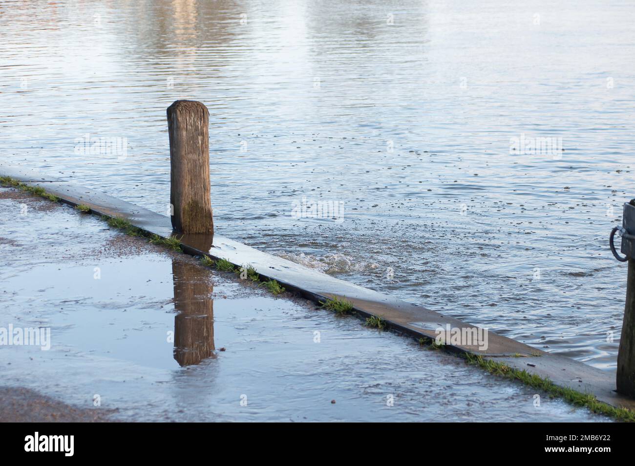 Cookham lock hi-res stock photography and images - Alamy