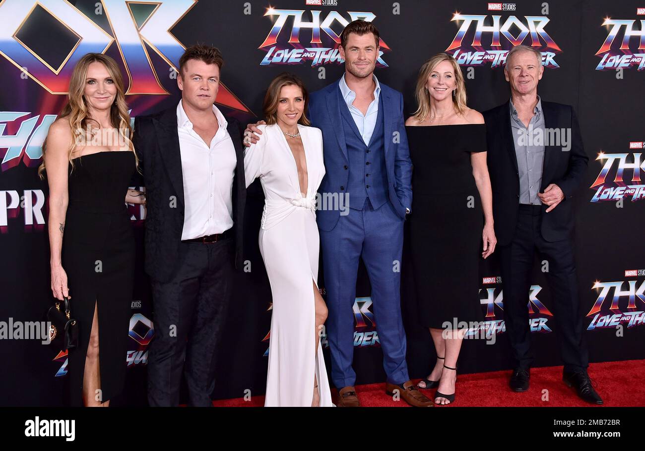Samantha Hemsworth, from left, Luke Hemsworth, Elsa Pataky, Chris ...