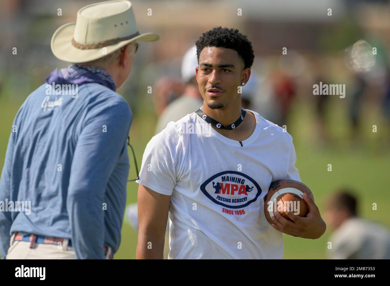 Alabama quarterback Bryce Young, right, talks to former NFL quarterback ...
