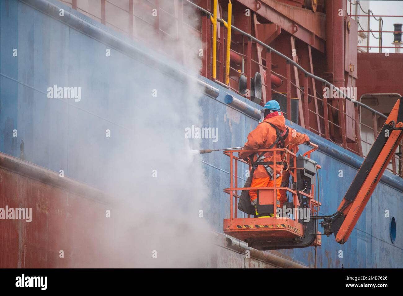 Stralsund, Germany. 20th Jan, 2023. Workers clean the cargo ship ...