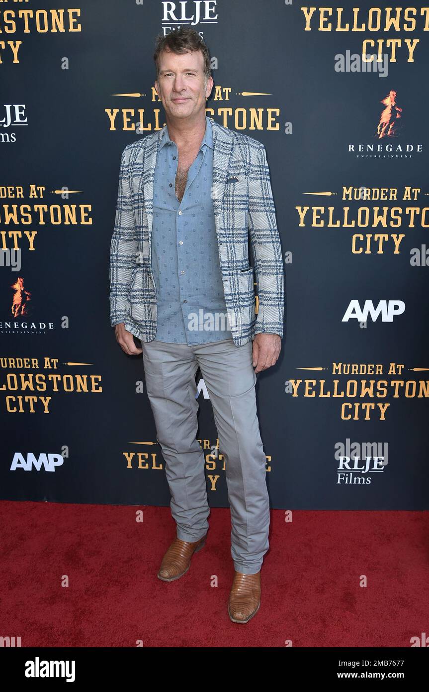 Thomas Jane arrives at the Los Angeles premiere of "Murder at ...