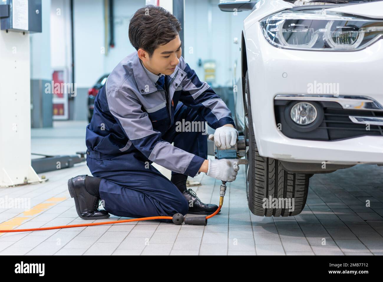 Repair shop mechanics researchers Stock Photo - Alamy