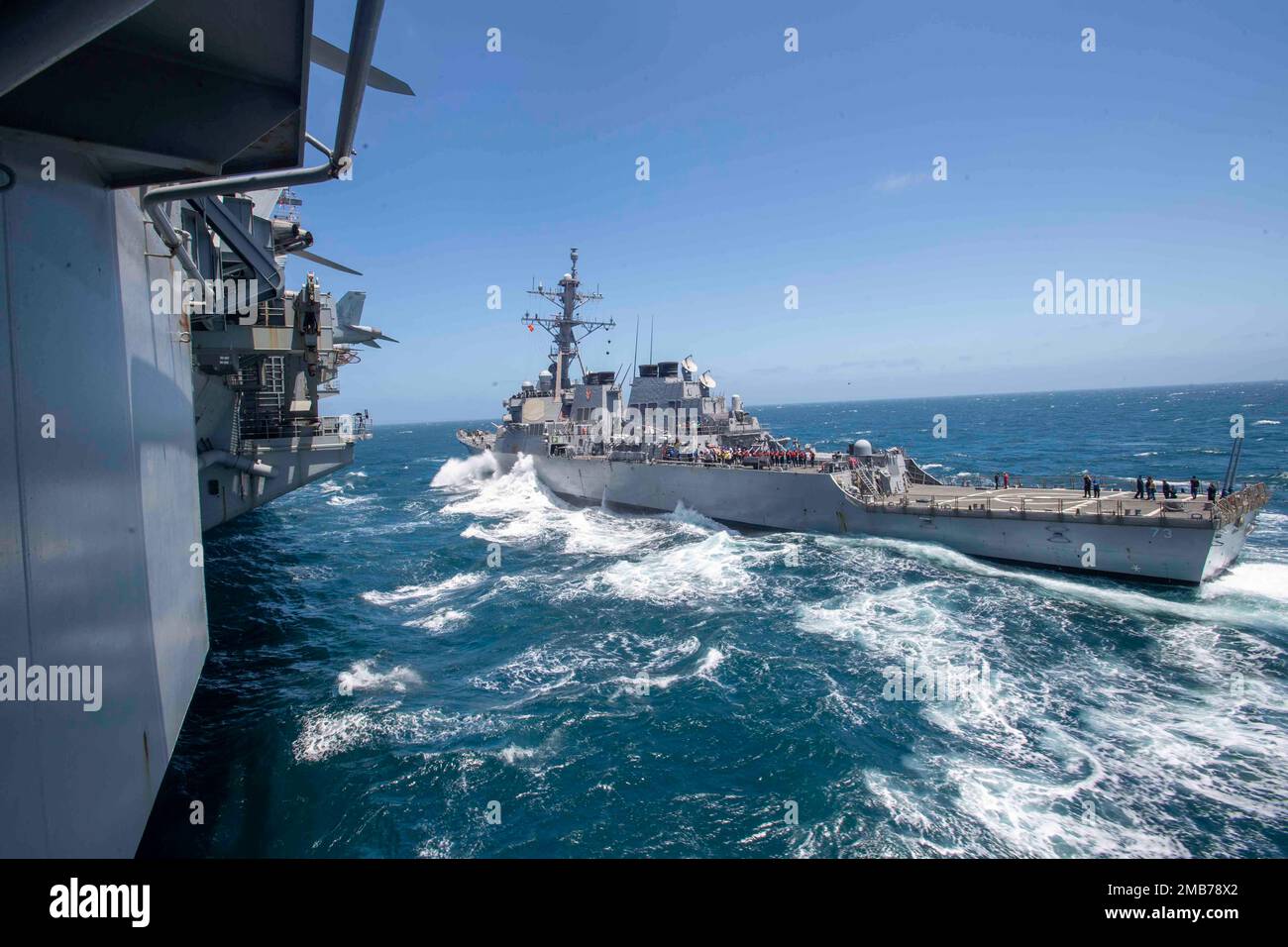 220613-N-KU796-1049 PACIFIC OCEAN (June 13, 2022) The Arleigh Burke ...