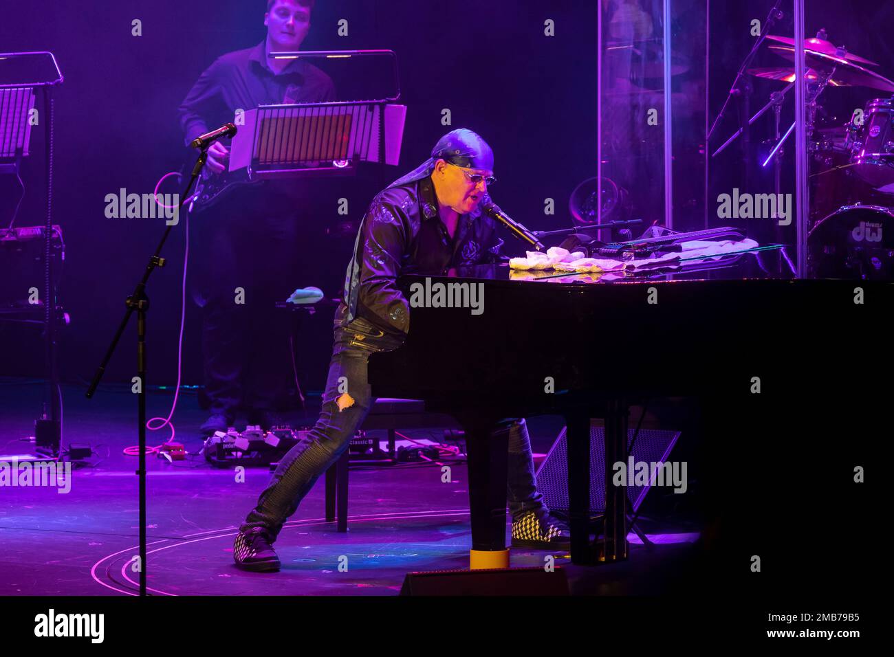 Neil Lockwood is the former lead singer with ELO Part 2 performing on P ...