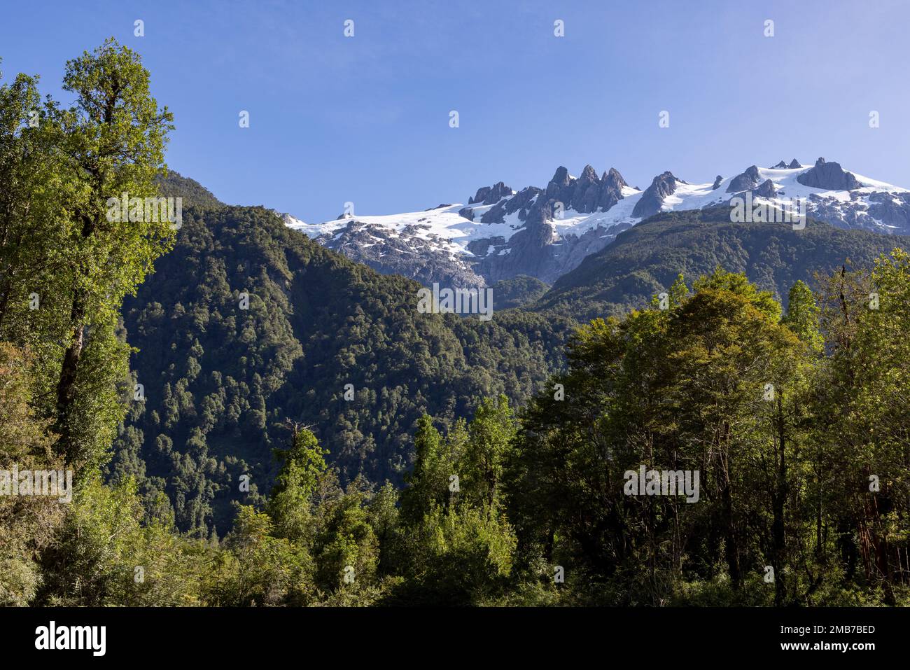 Mountain views at the Viewpoint Mirador Cerro Castillo in Patagonia ...