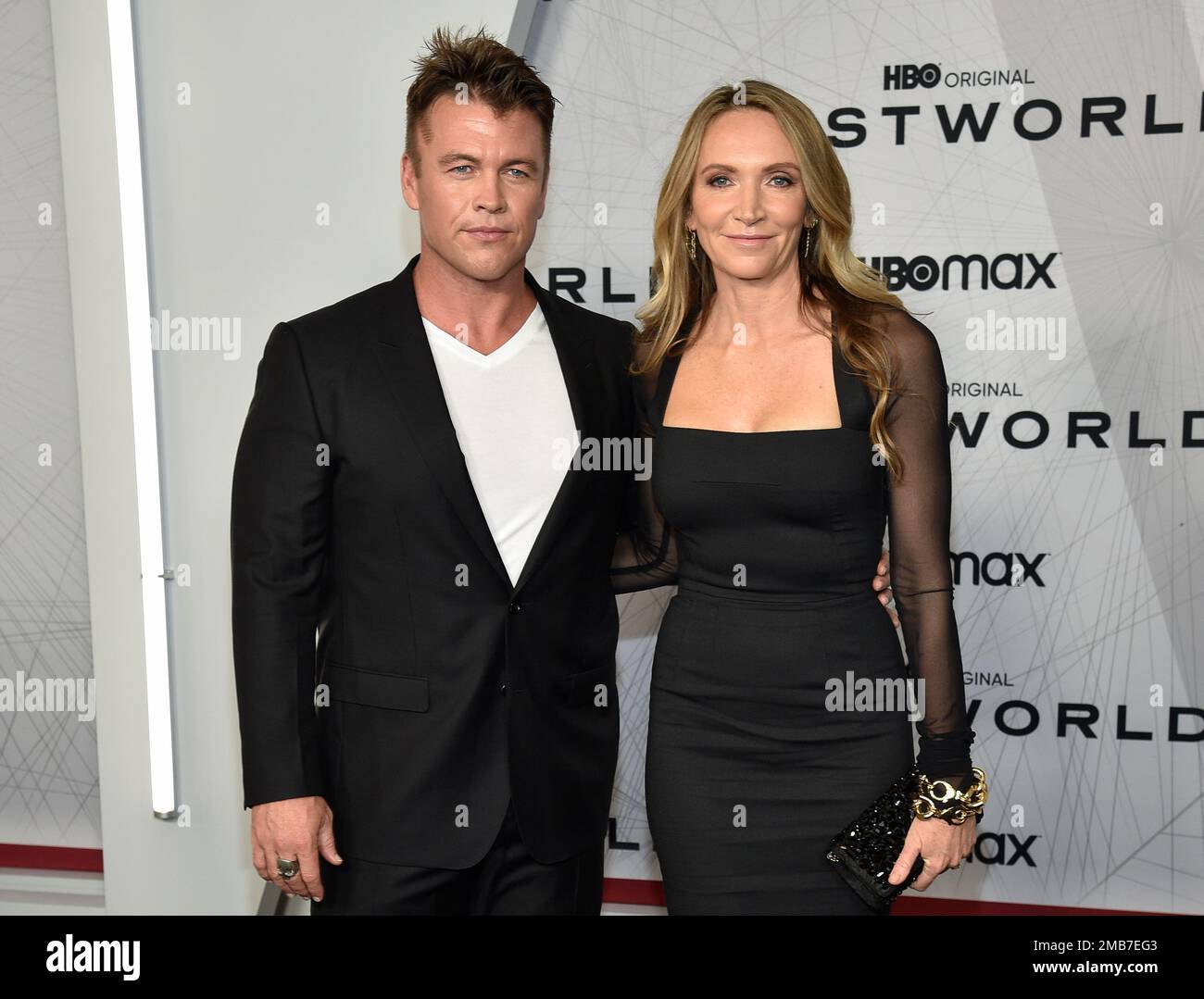 Luke Hemsworth, left, and wife Samantha Hemsworth attend the premiere ...