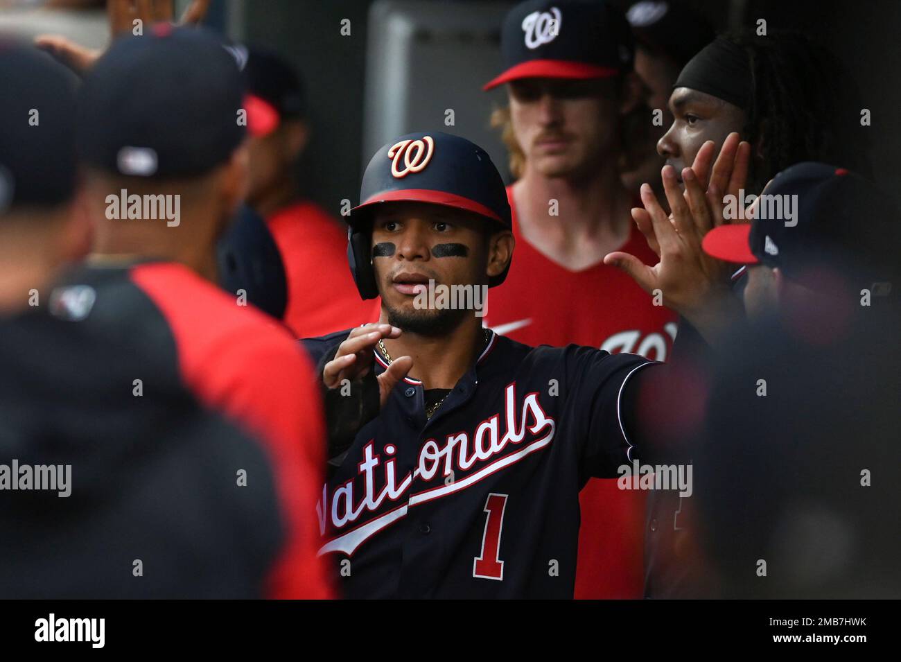 Washington Nationals' Cesar Hernandez (1) high fives teammates after ...