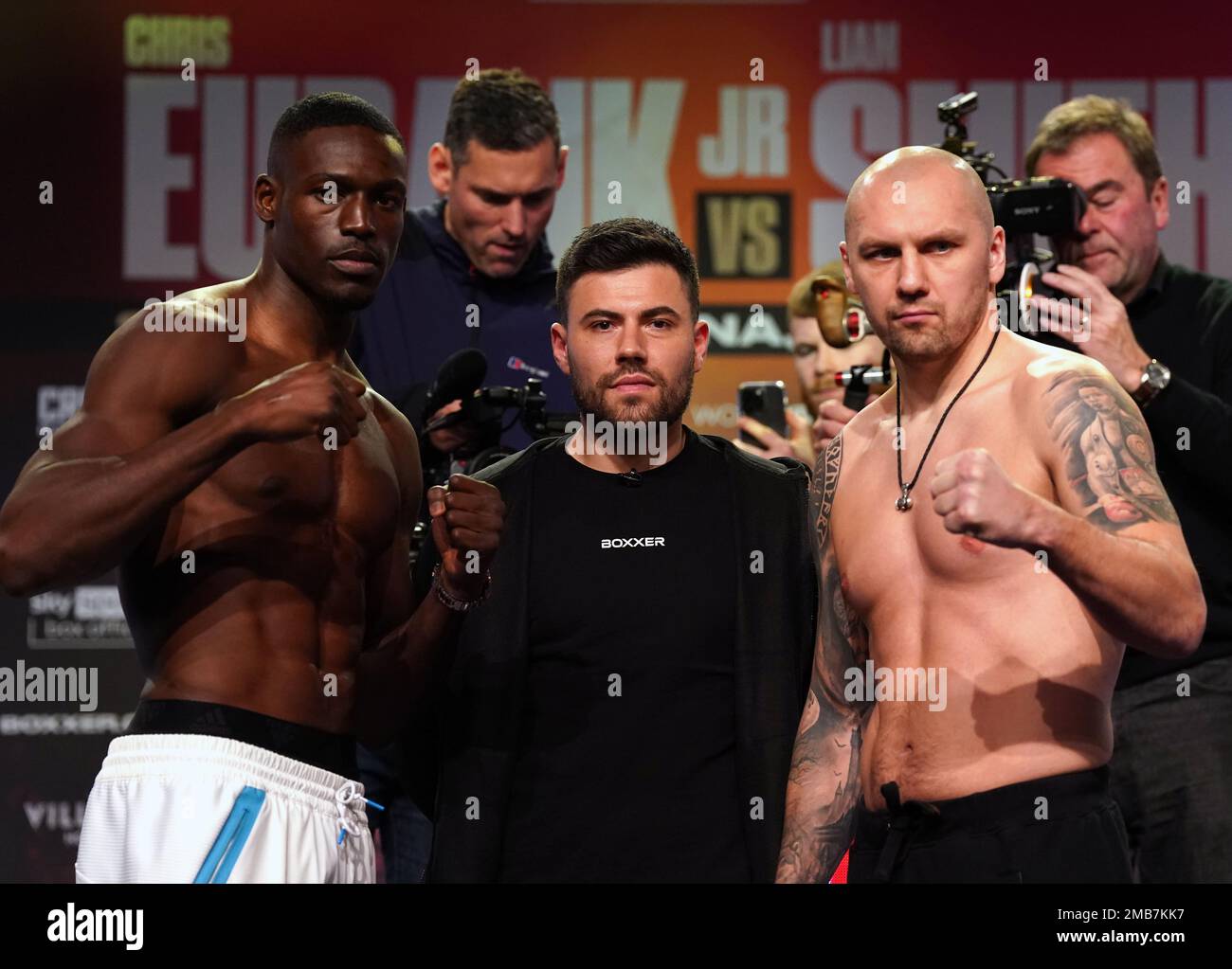 Richard Riakporhe (left) and Krzysztof Glowacki (right) during the ...