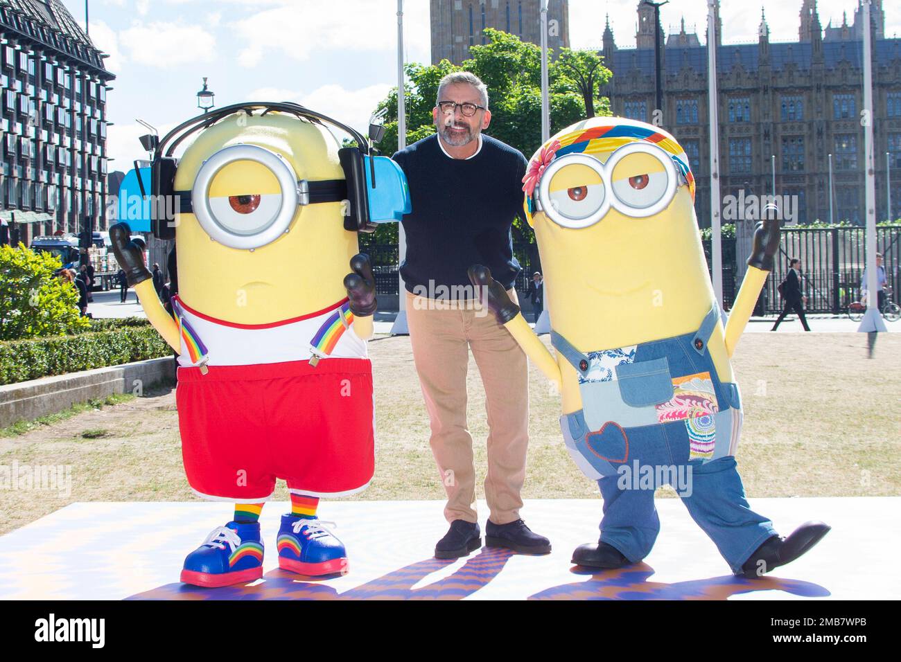 Steve Carell poses for photographers with Minions characters, Stuart ...