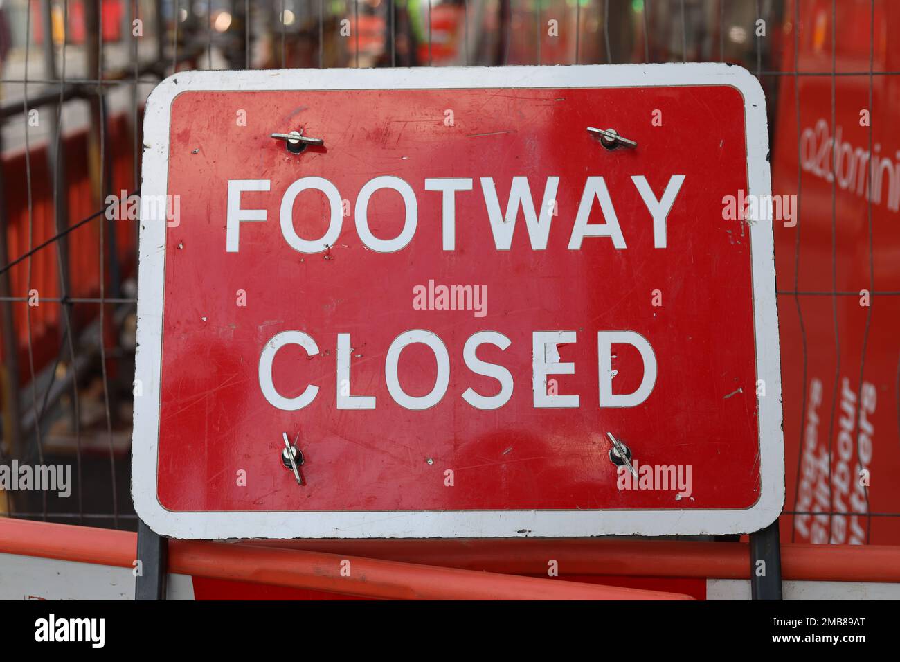 London bridge warning sign hi-res stock photography and images - Alamy