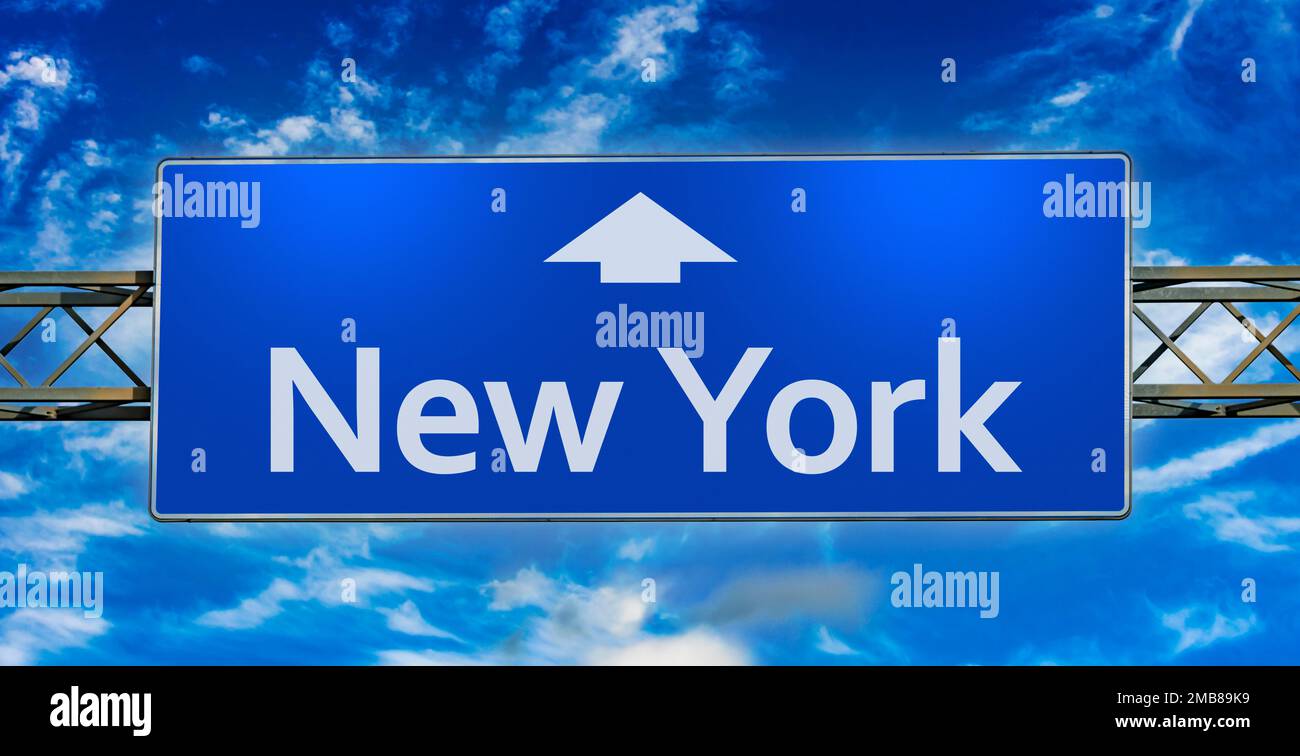 Road sign indicating direction to the city of New York Stock Photo - Alamy