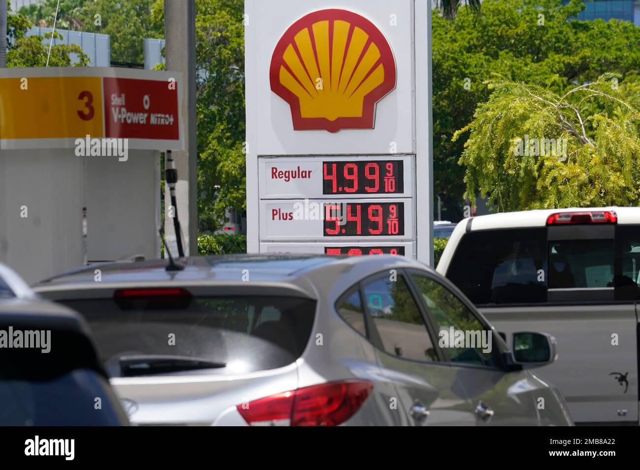 Car line up at a Shell gas station, Friday, June 17, 2022, in Miami ...