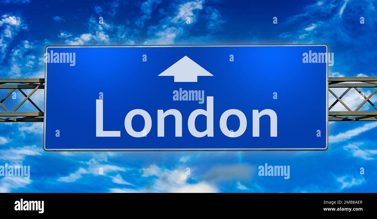 Road sign indicating direction to the city of London Stock Photo - Alamy