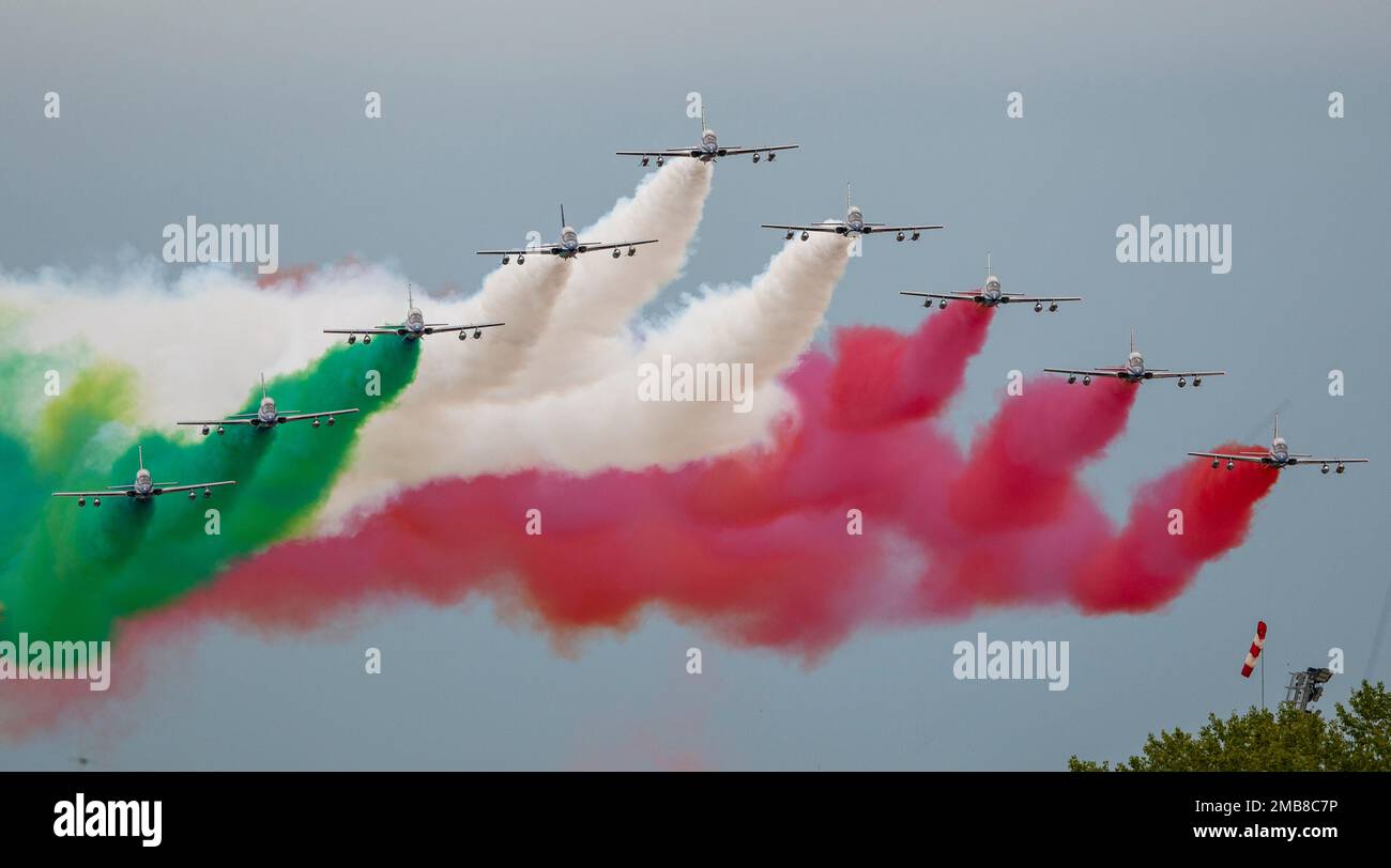 Squadra aerea acrobatica hi-res stock photography and images - Alamy