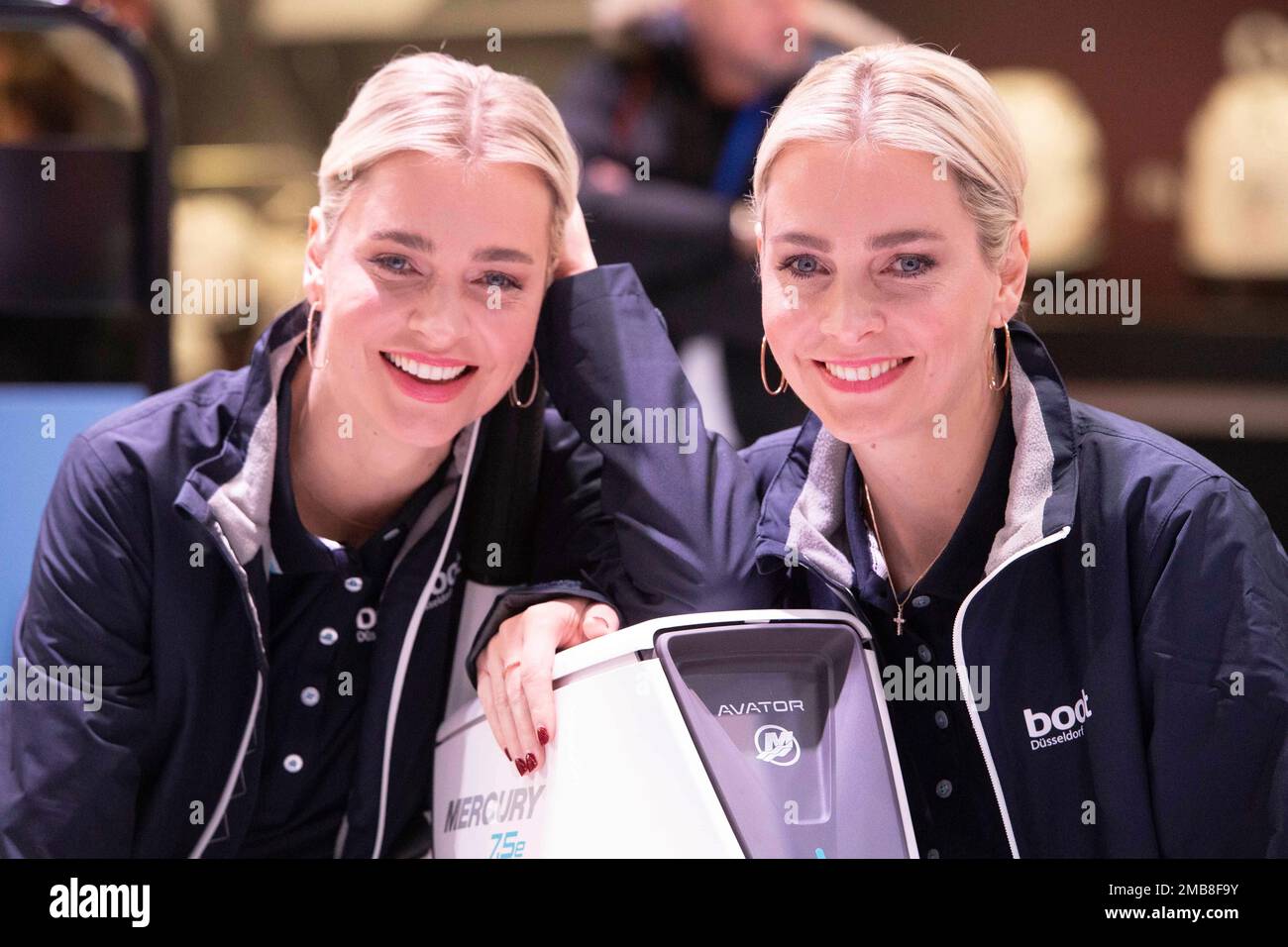 The twins Nina and Julia MEISE, "Ratiopharm twins", present the Mercury ...