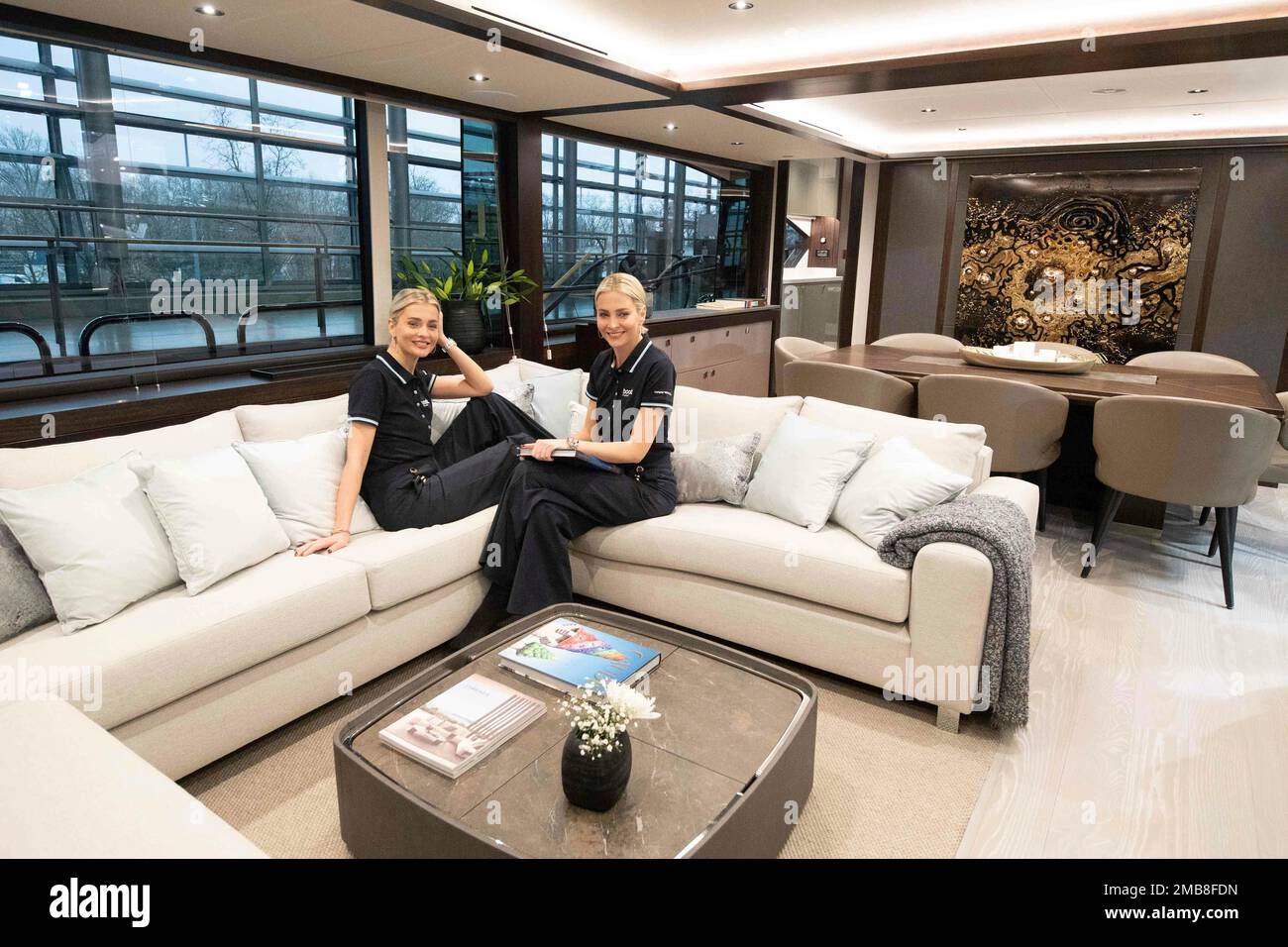 The twins Nina and Julia MEISE, "Ratiopharm twins", pose on the ...