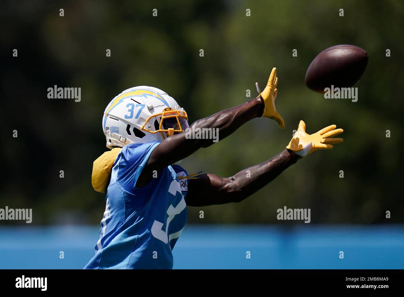 Los Angeles Chargers cornerback Kemon Hall makes a catch during ...