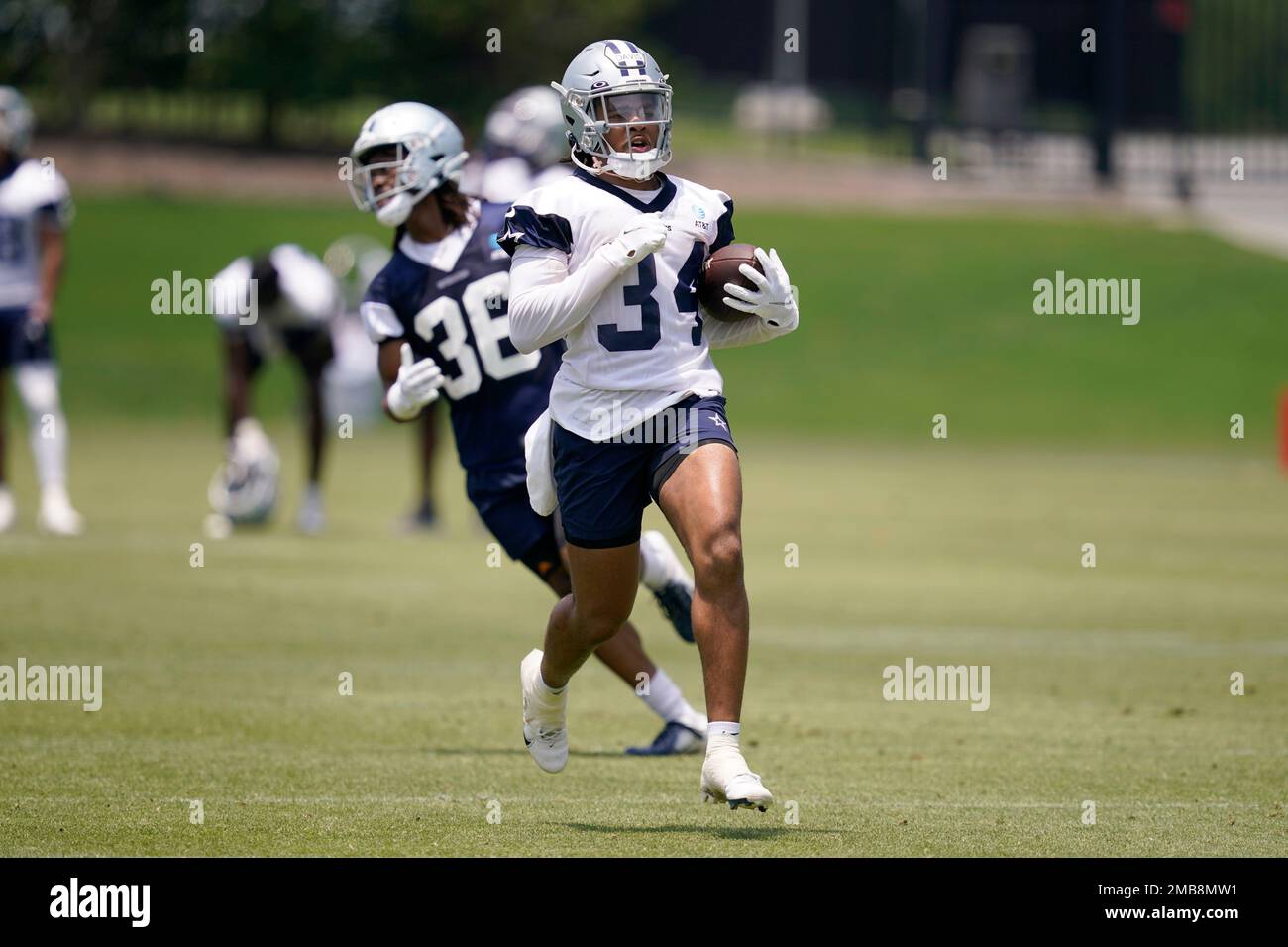 Dallas Cowboys' Malik Davis carries the ball during practice at the ...