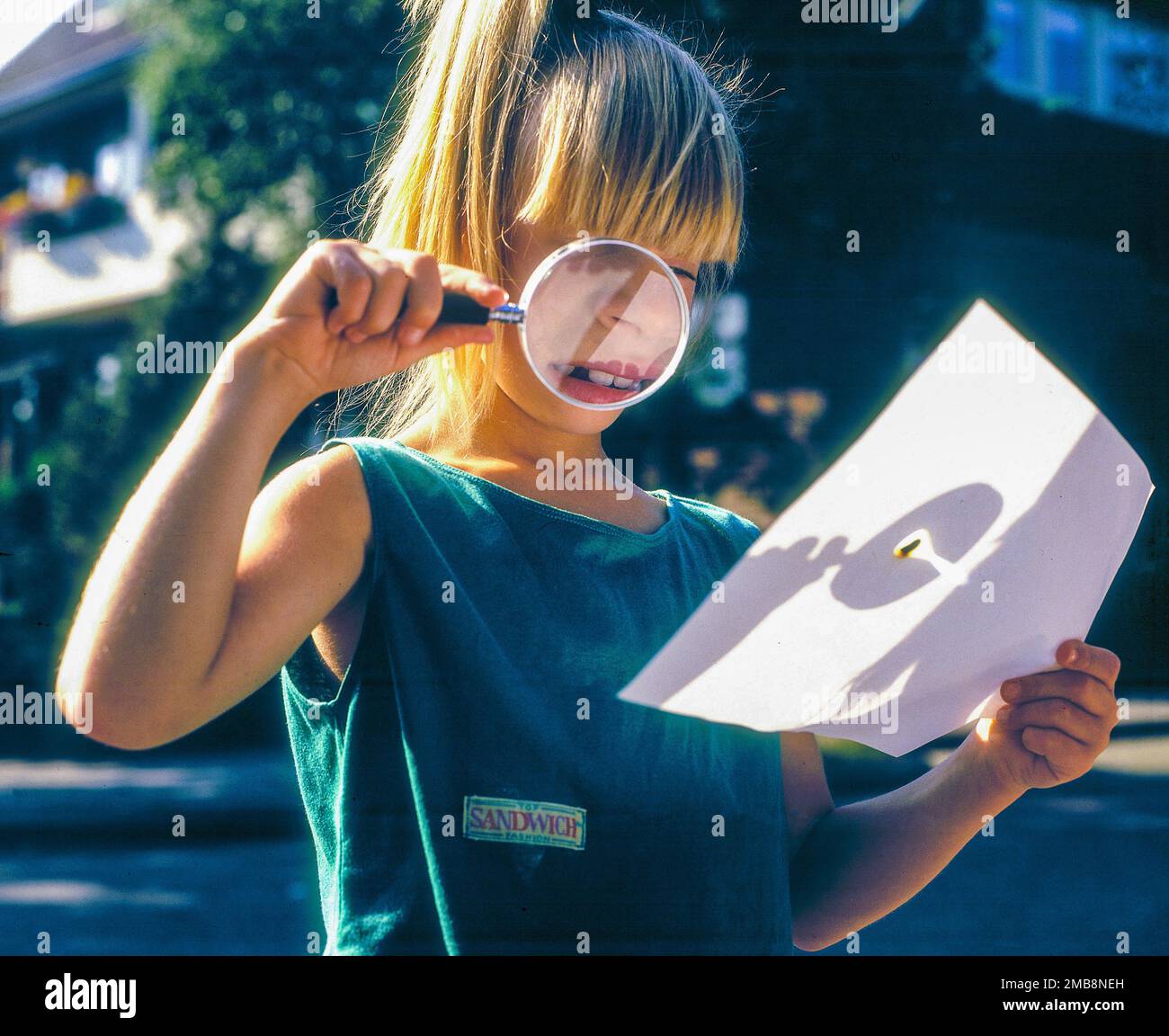 Magnifying glass sun paper hi-res stock photography and images - Alamy