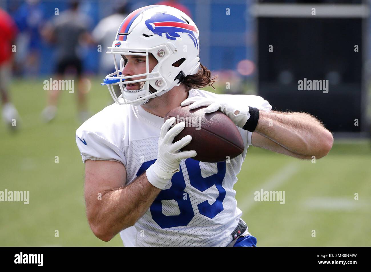 Buffalo Bills tight end Tommy Sweeney (89) makes a catch during the NFL ...