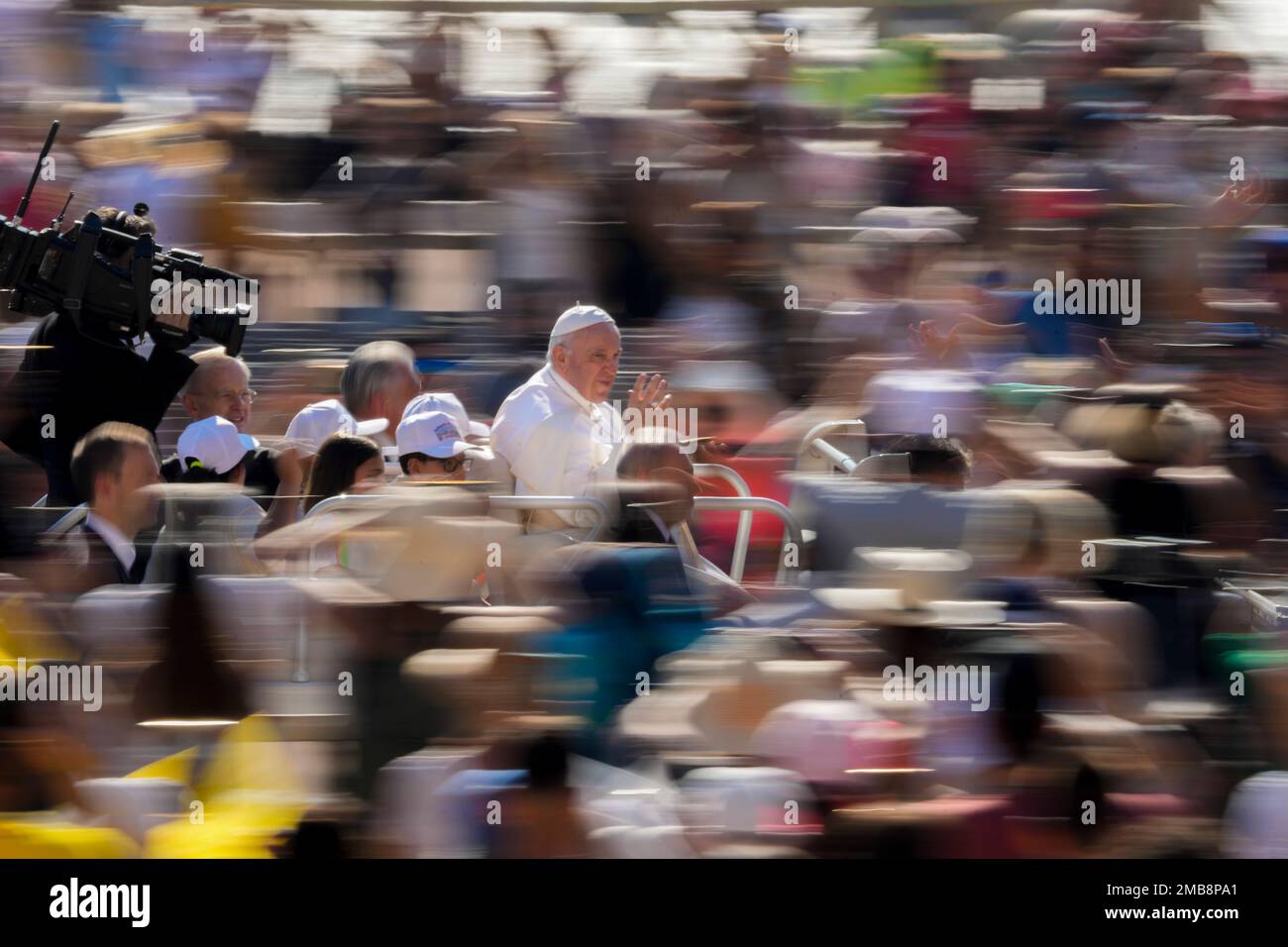 Pope Francis arrives to his weekly general audience in St. Peter's ...
